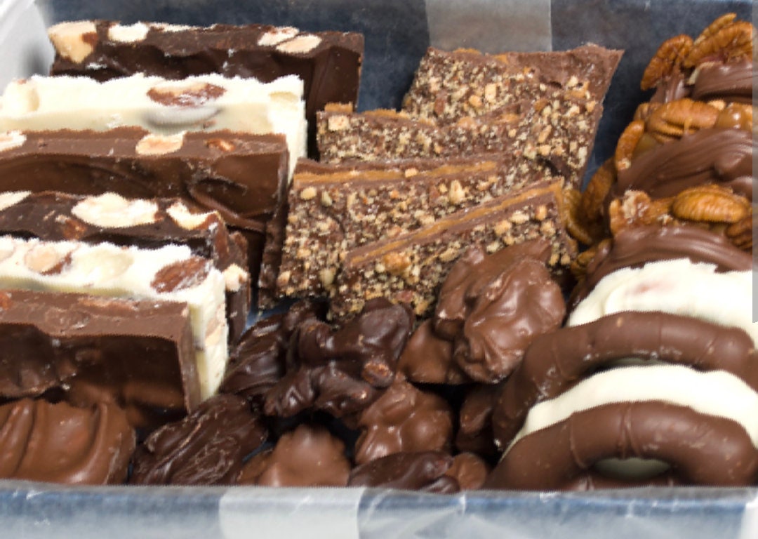 2 Lbs Old Fashioned Chocolate Assortments Gift Box, Party Favors, Gifts ...