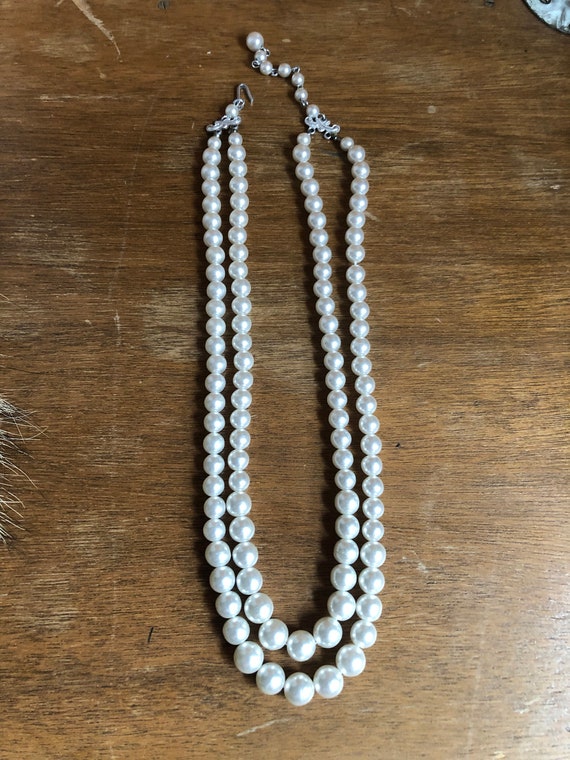 2 Strand Pearl Necklace. - Gem