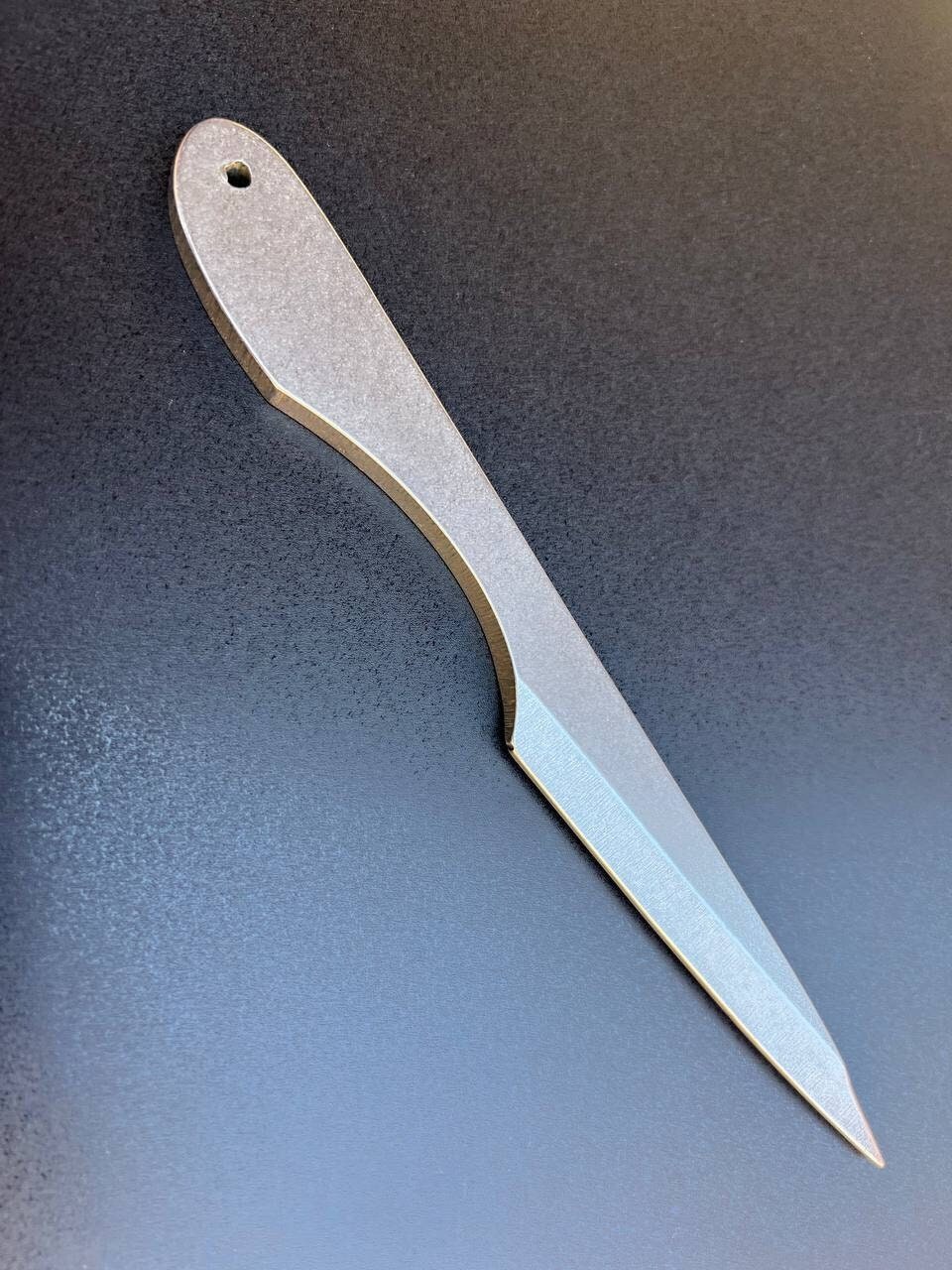 Throwing Knife Wallpaper