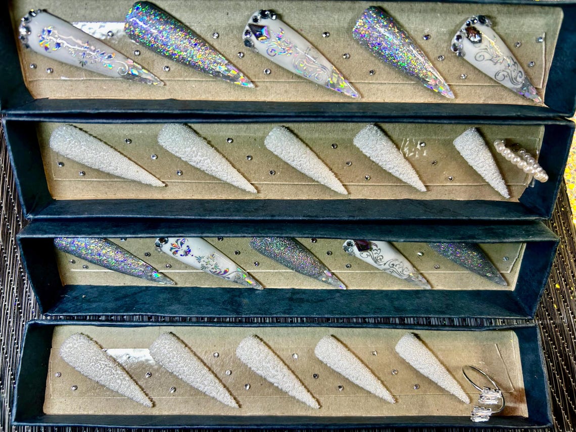 20 Piece Winterfest X-long Stilettos Nail Set With a Touch of Bling ...