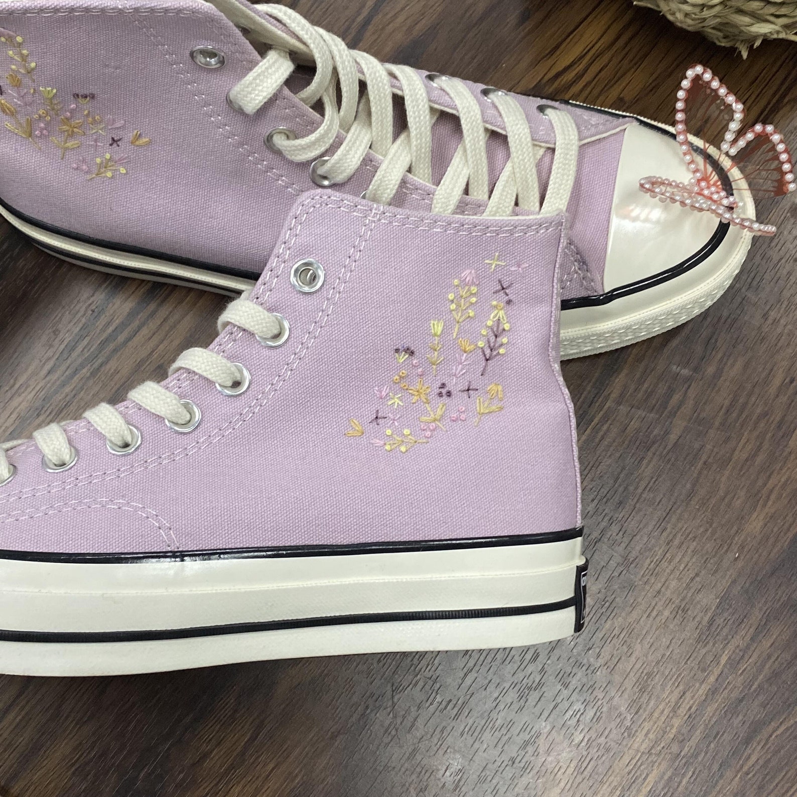 Custom Converse Chuck Taylor Embroidered Flower/embroidered - Etsy