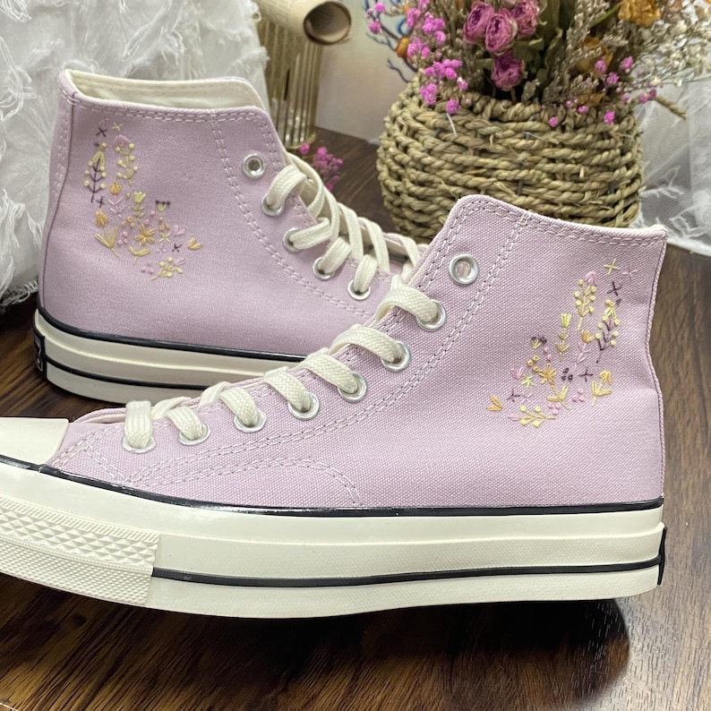 Custom Converse Chuck Taylor Embroidered Flower/embroidered - Etsy
