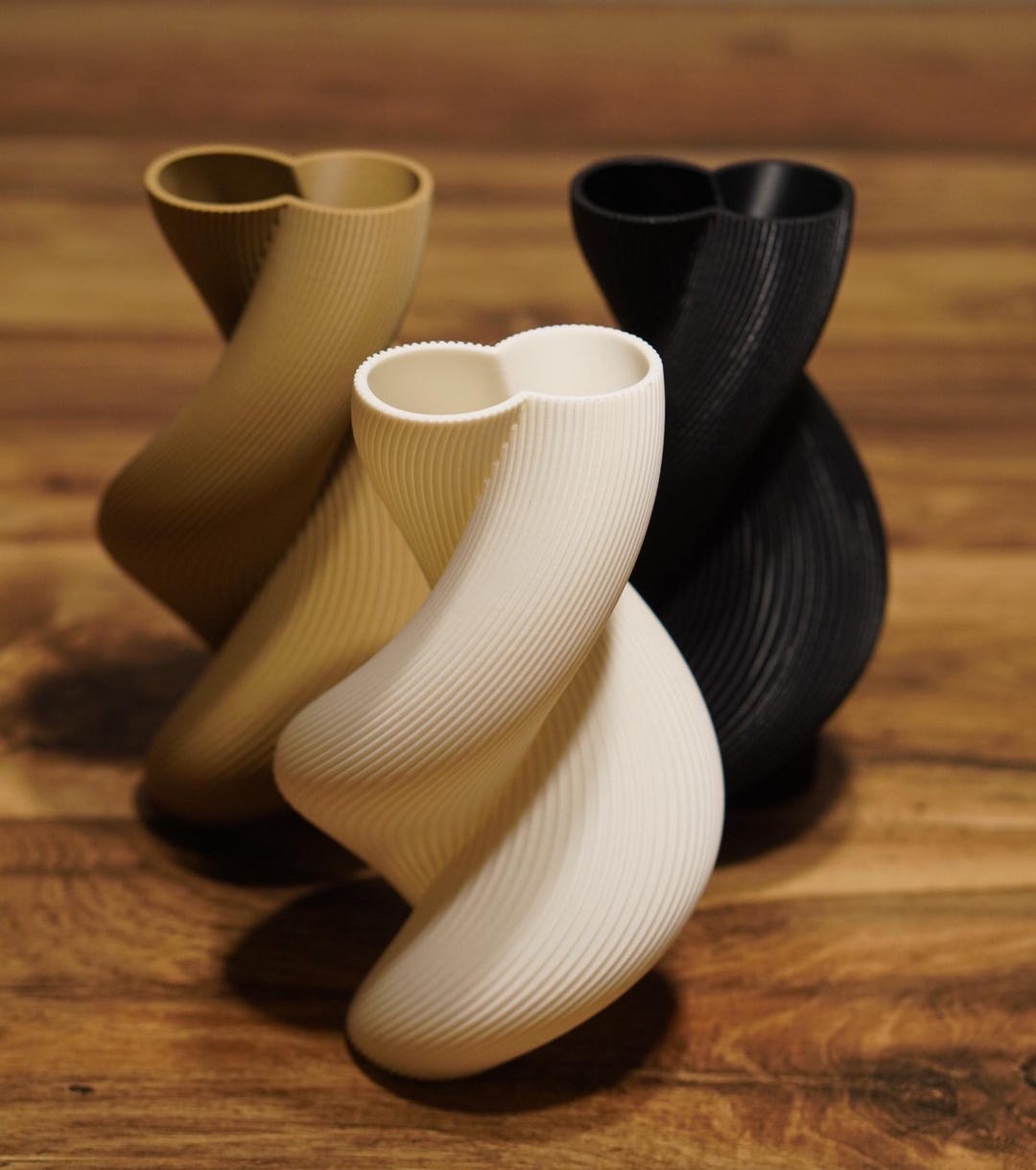Helix Vase Made of Bioplastic – Modern Design for Fresh Flowers ...
