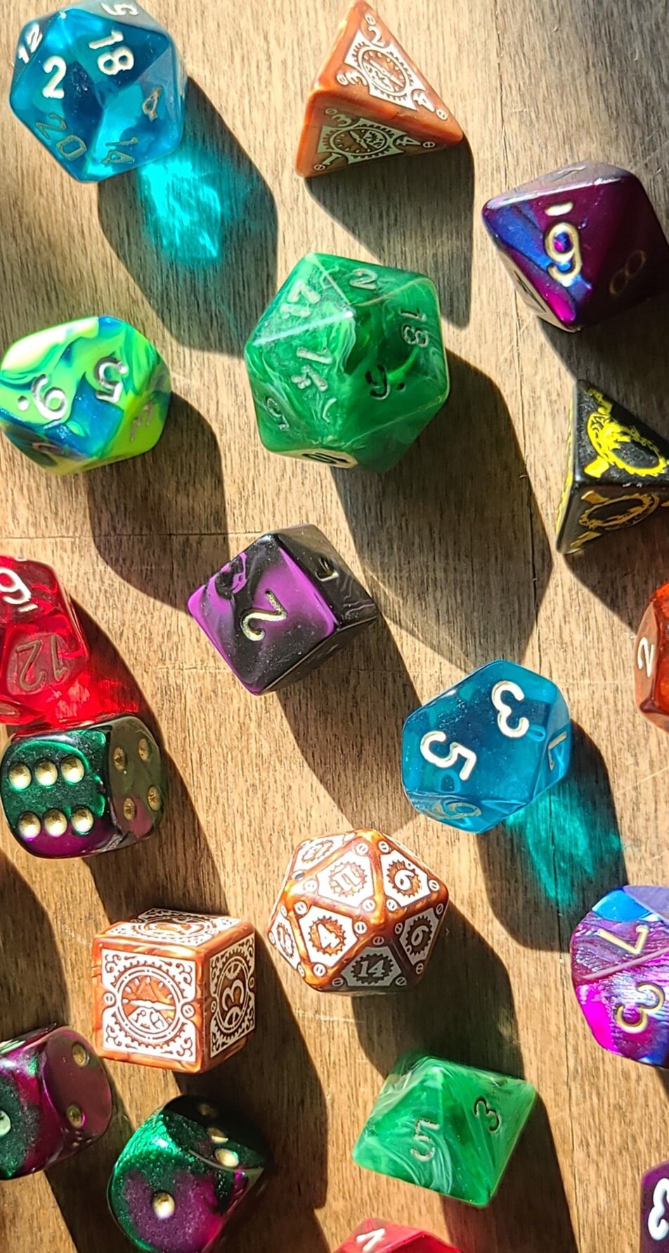 Vintage & Modern Dungeons Dragons Magic the Gathering Mixed Dice Lot ...