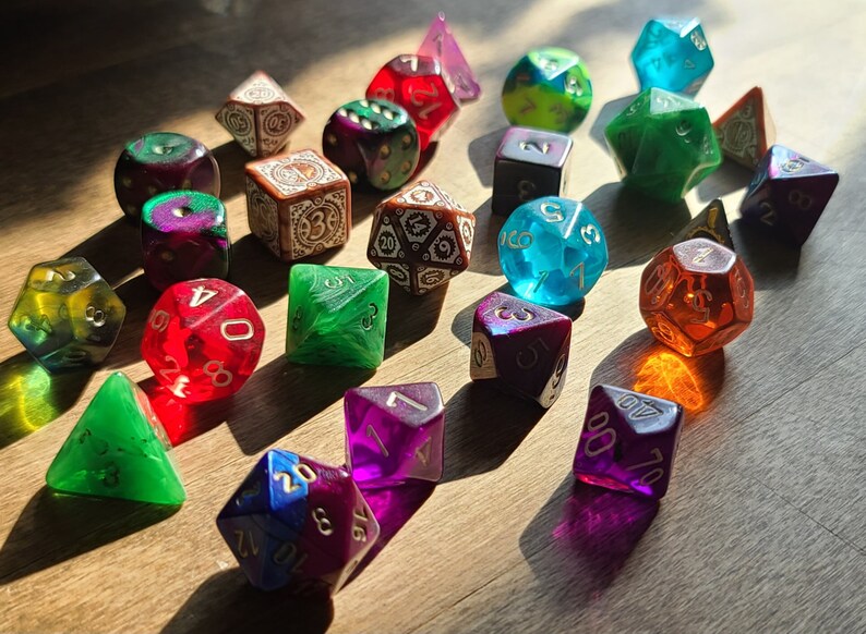 Vintage & Modern Dungeons Dragons Magic the Gathering Mixed Dice Lot ...