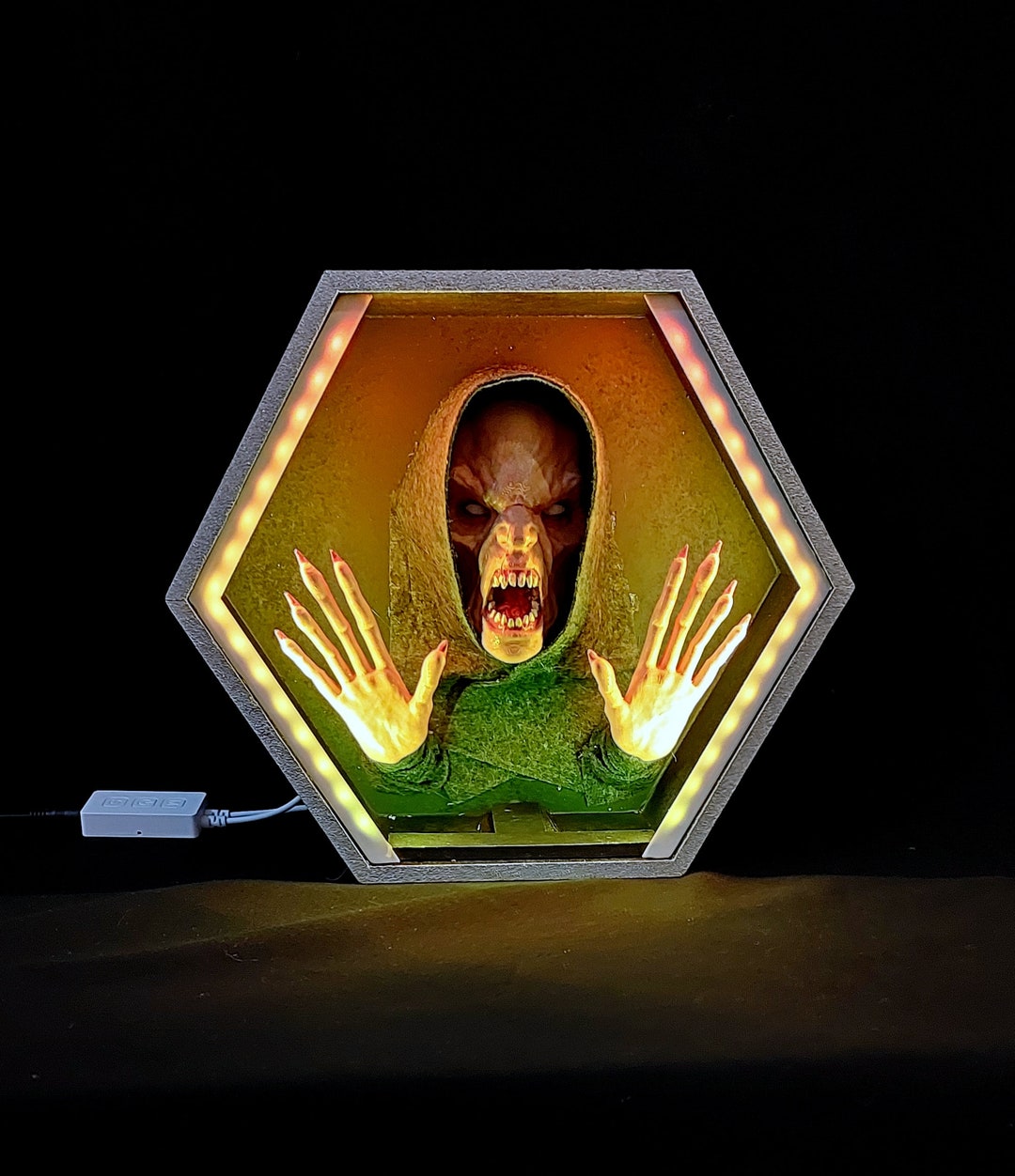 Demon Alien Hexagon Diorama / Sound Sensitive-wifirc - Etsy