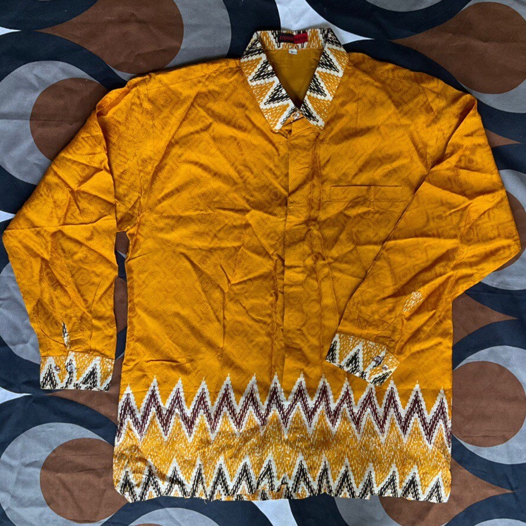 Beautiful Southeast Asian Batik Long-sleeve Shirt With Zigzag Collar ...