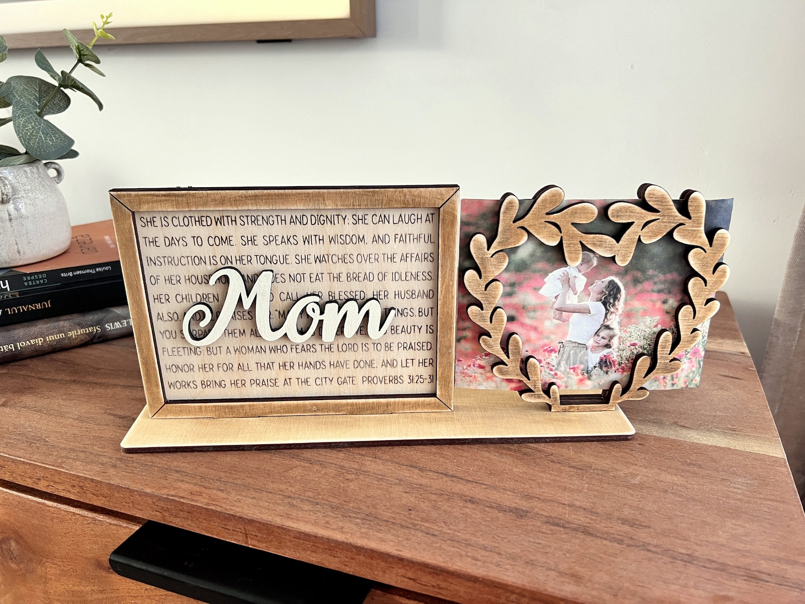 Mom Photo Frame SVG, Gift for Her Svg, Mother's Day Photo Frame Svg ...