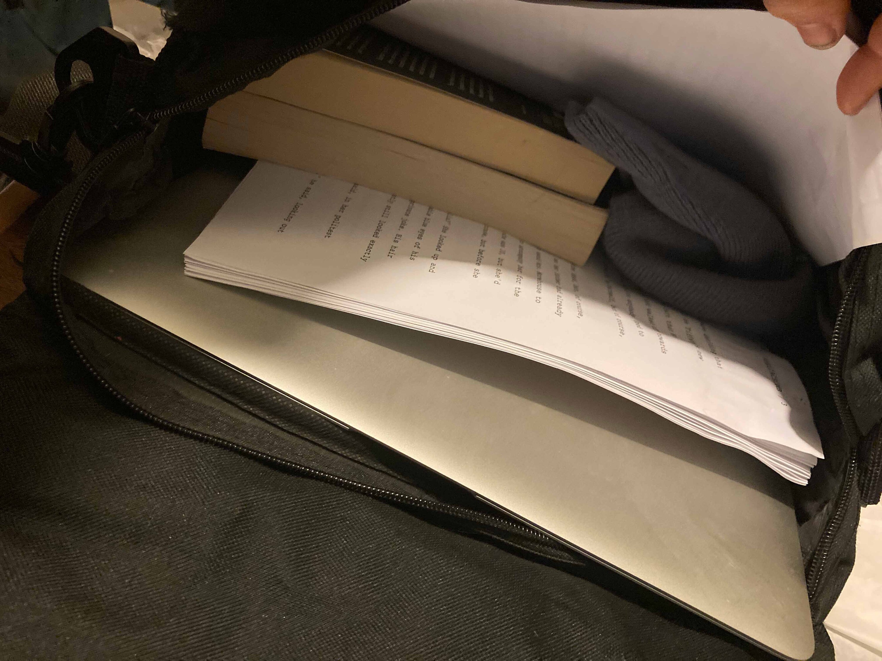 Dunder Mifflin Logo - the Office Briefcase Messenger Laptop Bag, the ...