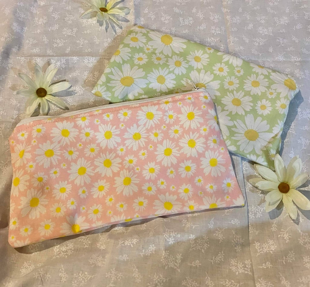Daisy Collection Makeup Bag - Floral Travel Pouch - Daisy Zipper Pouch ...