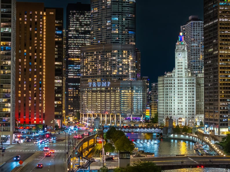 Chicago Wacker Drive at Night: Urban Architecture Canvas Art - Etsy