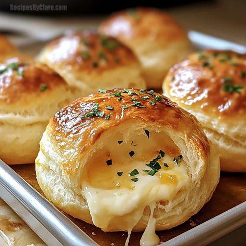 Cheesy Garlic Butter Bombs – Easy Pillsbury Biscuit Recipe for a Tasty ...
