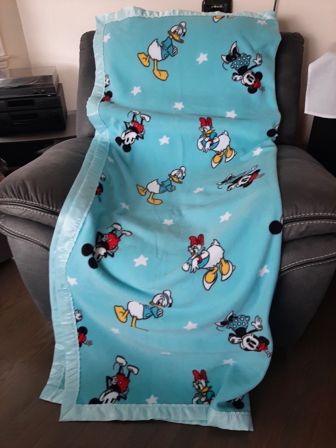 Mickey, Minnie Mouse, Donald and Daisy Duck, Teen/adult Fleece Blanket ...