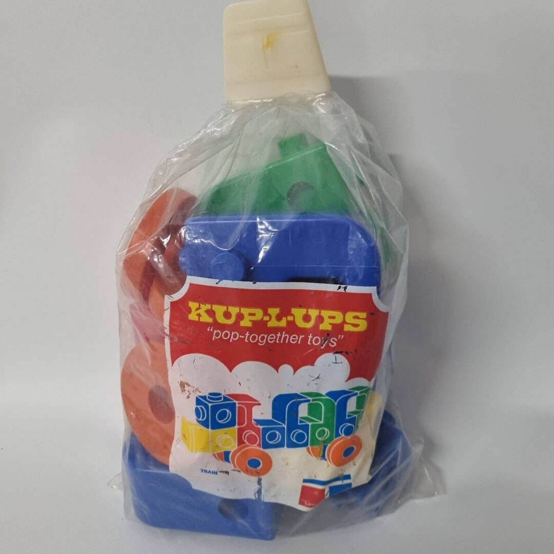 New Tupperware Vintage NOS 1969 Kup-l-ups Train Pop Together Building ...