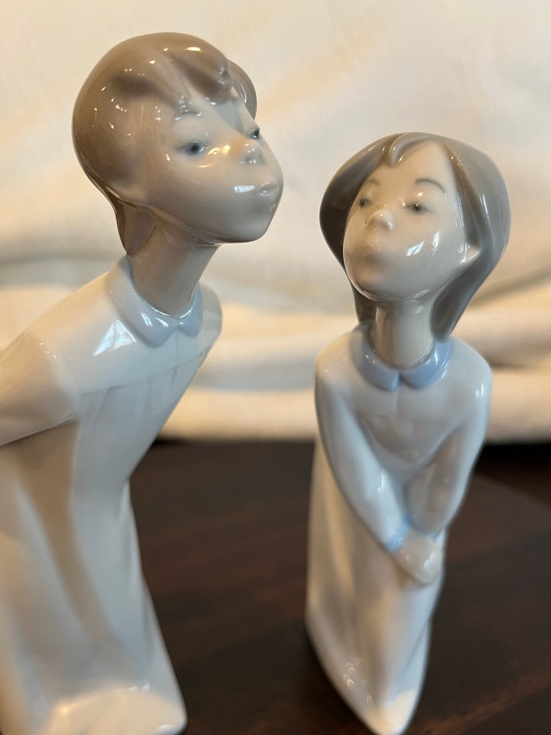 Lladro Boy and Girl Kissing Set 4869 & 4873 - Etsy