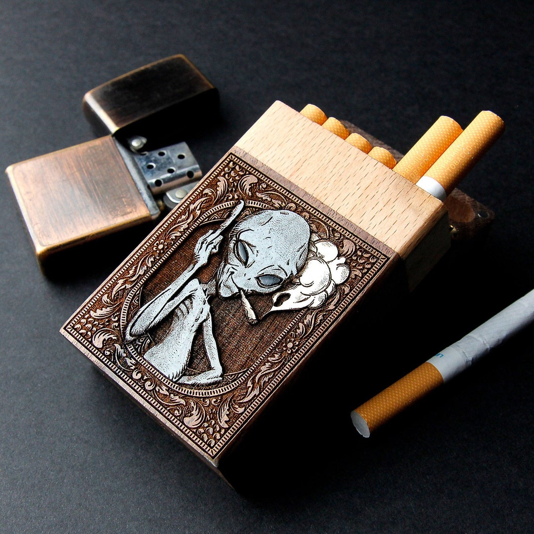 Alien - Cigarette Case Laser Engraved + Hand Painting - Etsy