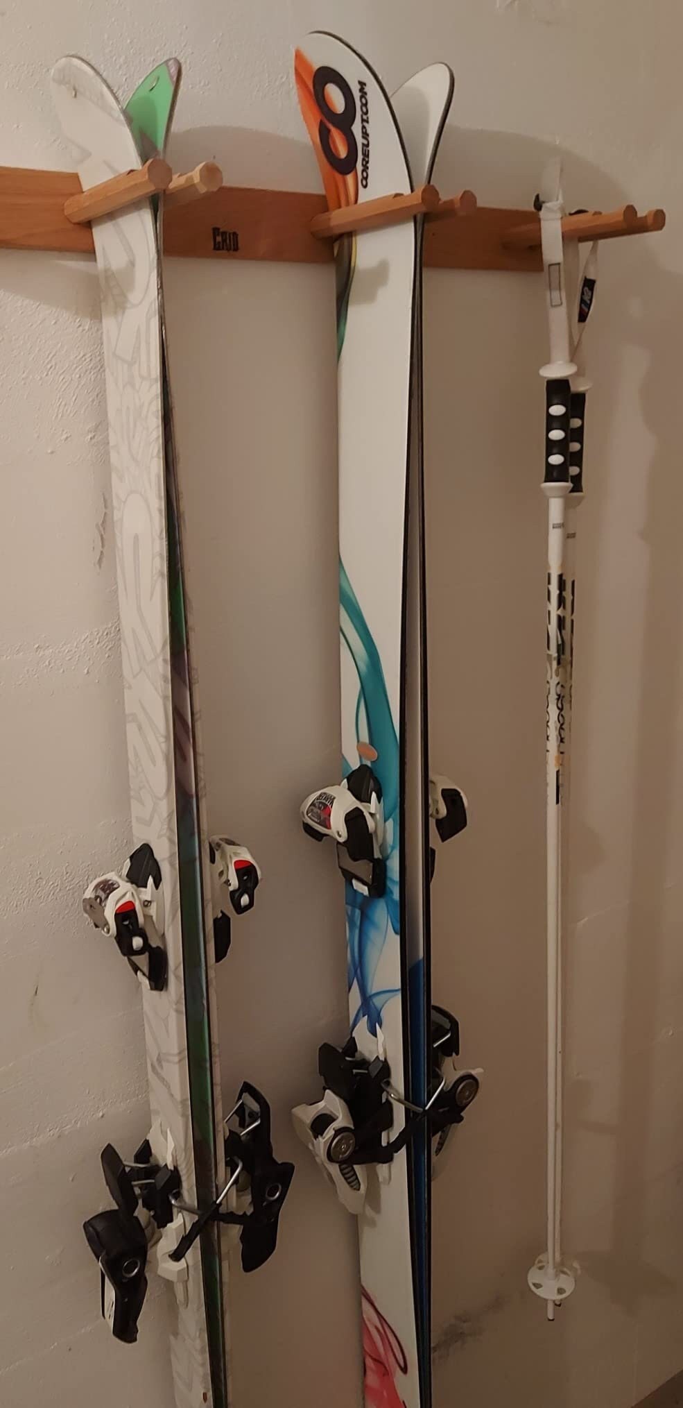 Ski Wall Mount for 4 Pairs of Skis Including Ski Poles and Equipment ...