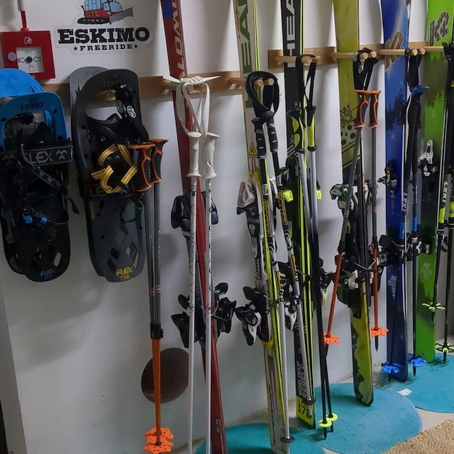 Ski Wall Mount for 4 Pairs of Skis Including Ski Poles and Equipment ...