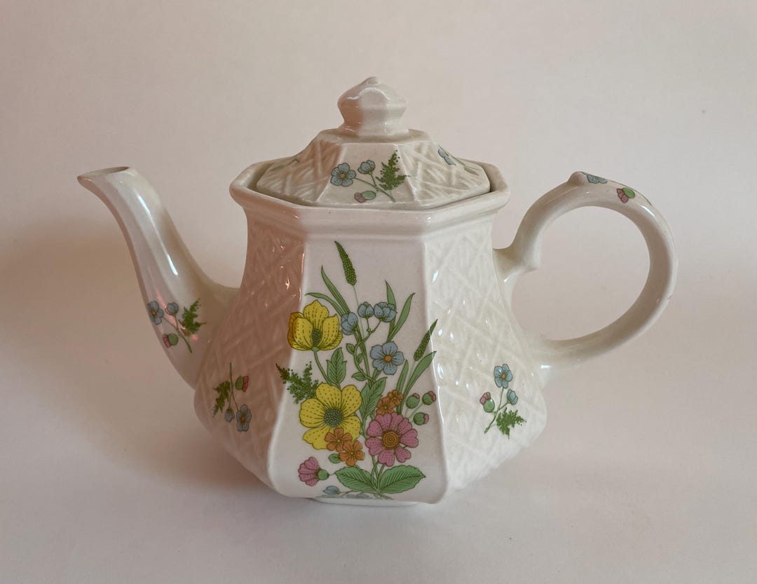 Vintage Sadler England Beige Coffee Pot/ Teapot - Flowers ,yellow, Red ...