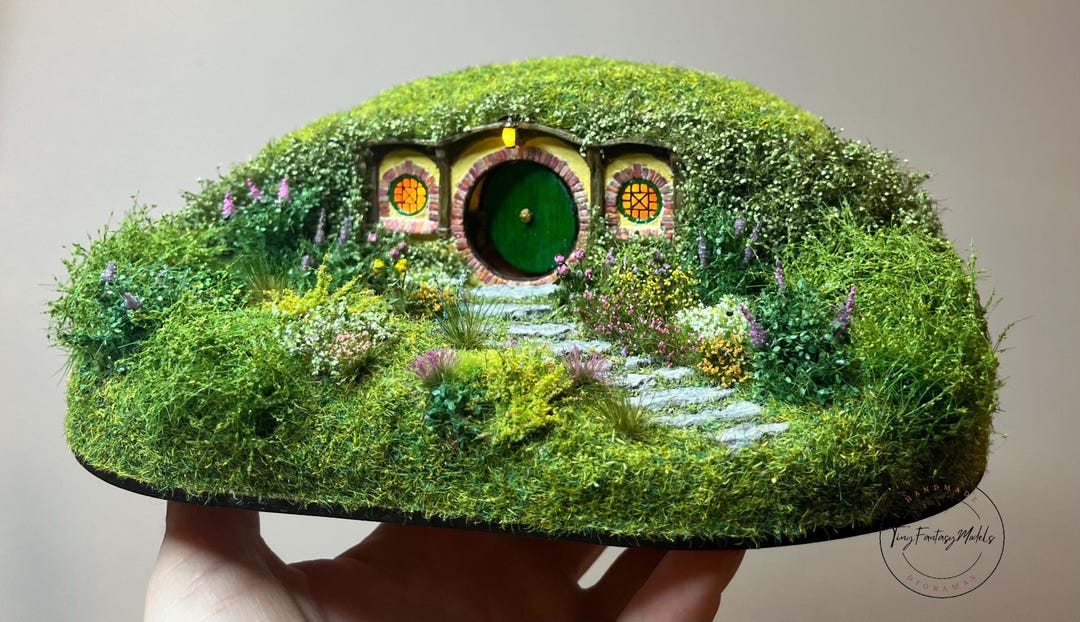 Hobbit House - Bilbo House With Lights | Hobbiton | Your Very Own Bag ...