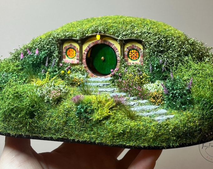 Hobbit House - Bilbo House With Lights | Hobbiton | Your Very Own Bag ...