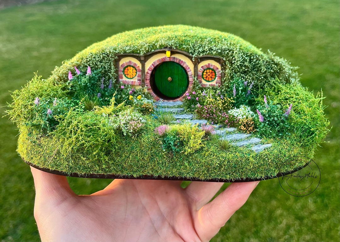 Hobbit House - Bilbo House With Lights | Hobbiton | Your Very Own Bag ...