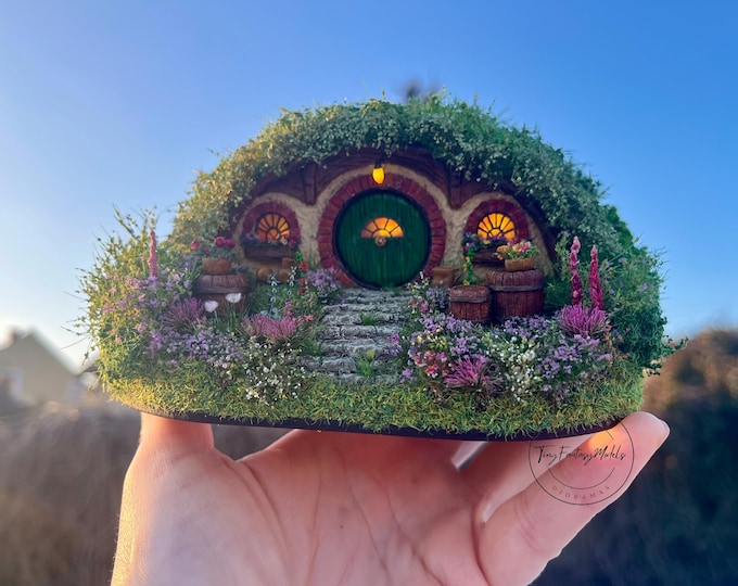 Hobbit House With Garden - With Lights | Halfling House | Fantasy Book ...