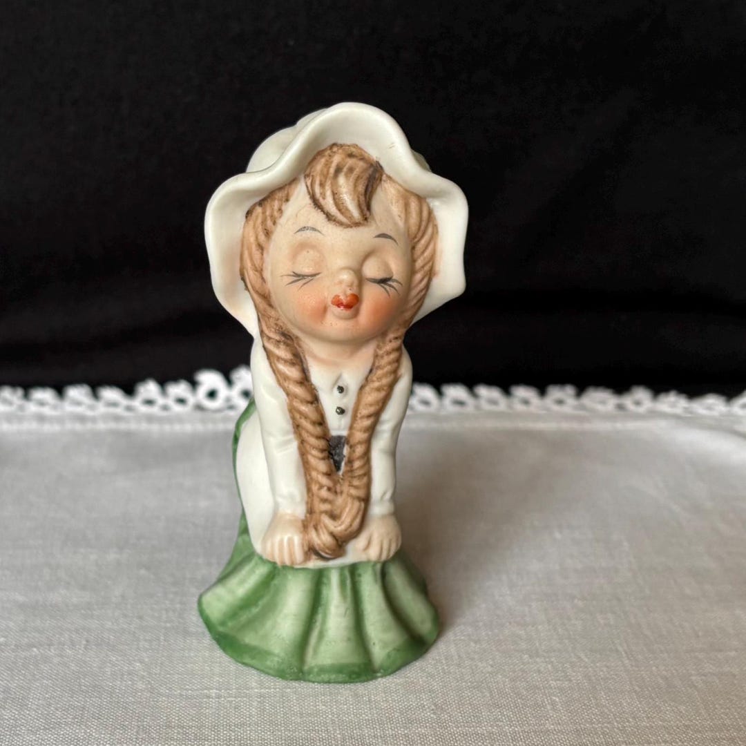 Irish Girl/lassie Kissing Figurine 3 3/4