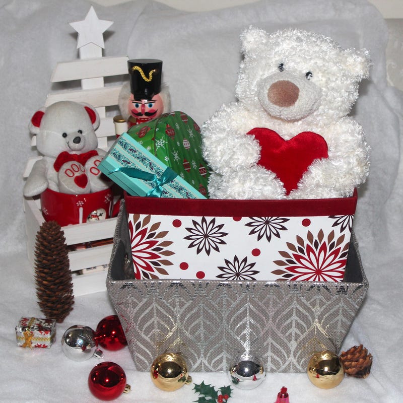 Empty Christmas Baskets for Gifts - 60+ Gift Ideas for 2025