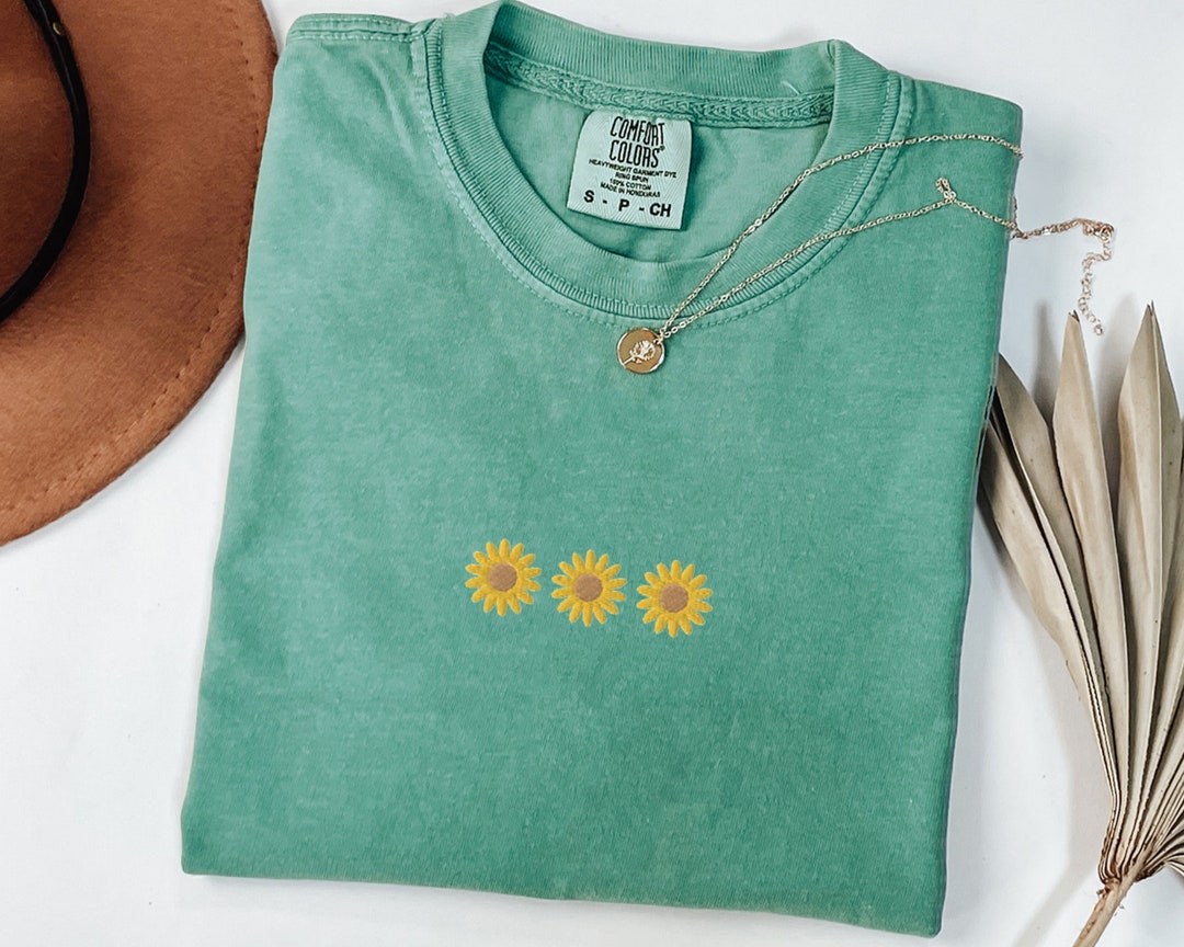 Embroidered Daisy Comfort Colors Shirt: Botanical Flower Tee - Etsy