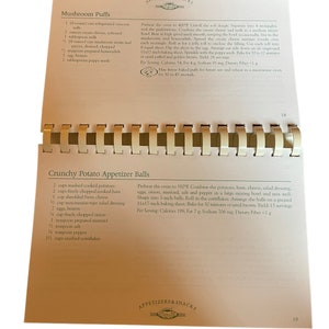 The Pampered Chef the Kitchen is the Heart of the Home Cookbook VTG ...