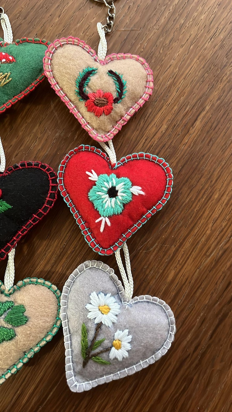Handmade Floral Felt Heart Keychain Set of 5, Embroidered Bag Charm ...