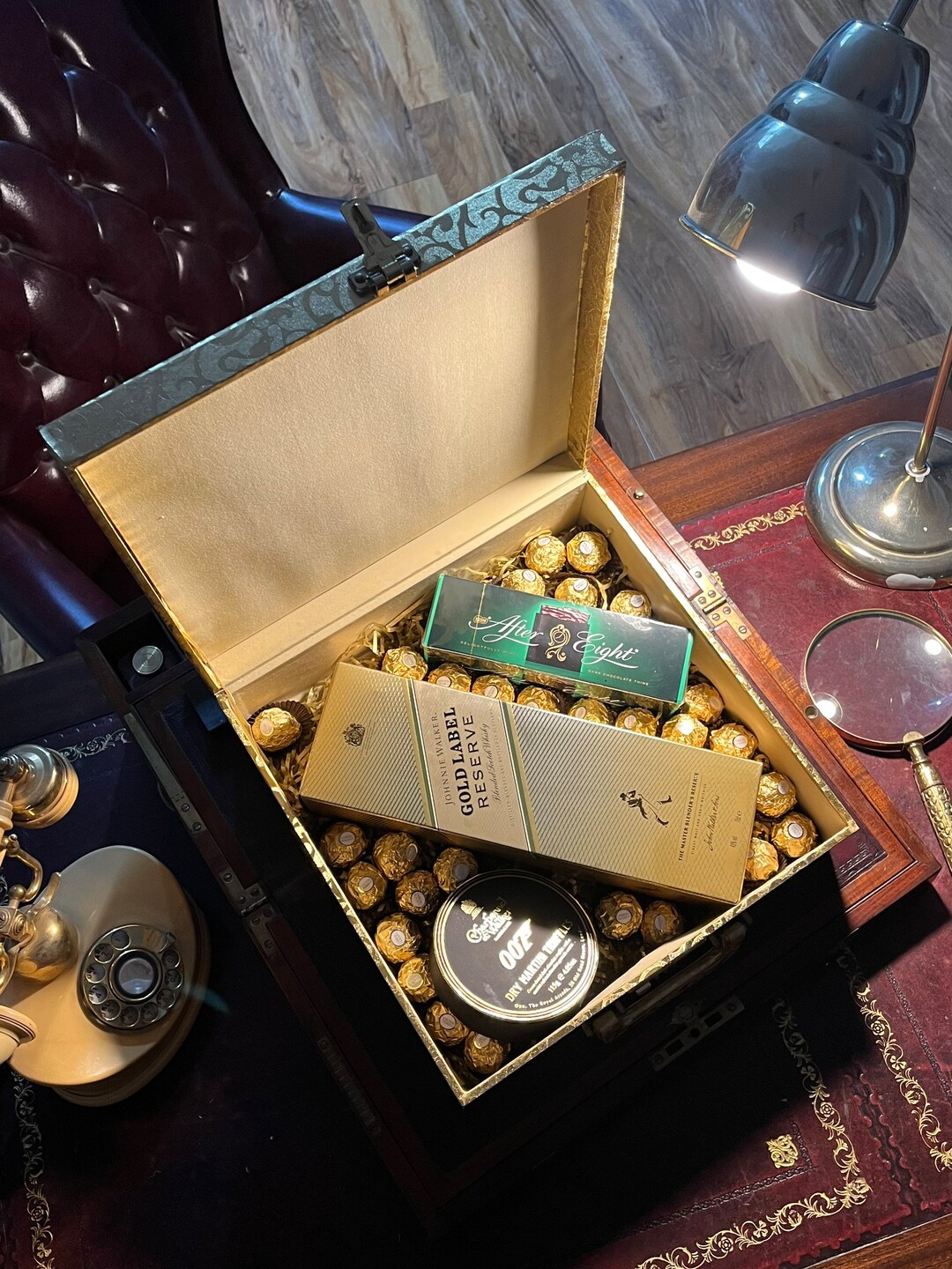 Luxury Gold Label Johnnie Walker Whiskey, Charbonnel Et Walker 007 ...