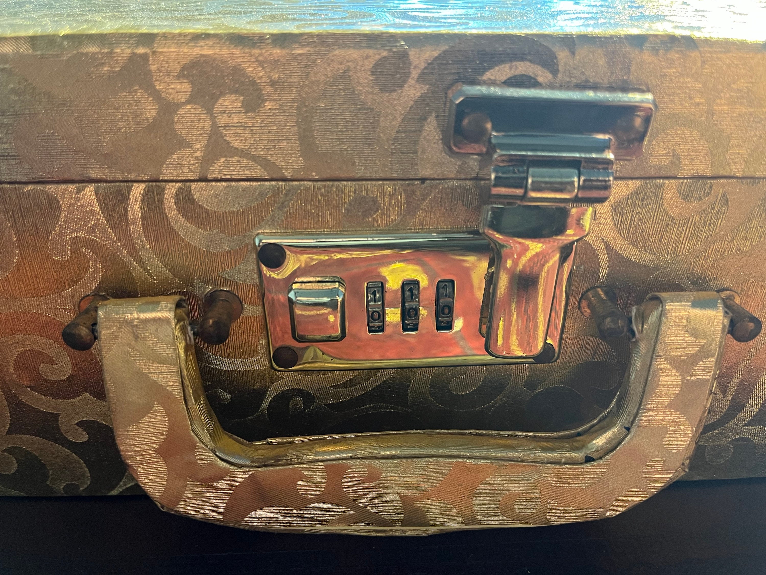 Luxury Gold Label Johnnie Walker Whiskey, Charbonnel Et Walker 007 ...