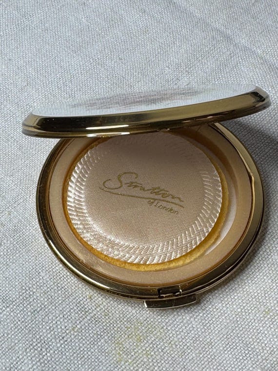Vintage Stratton Compact Gold Tone Roses Flowers - Gem
