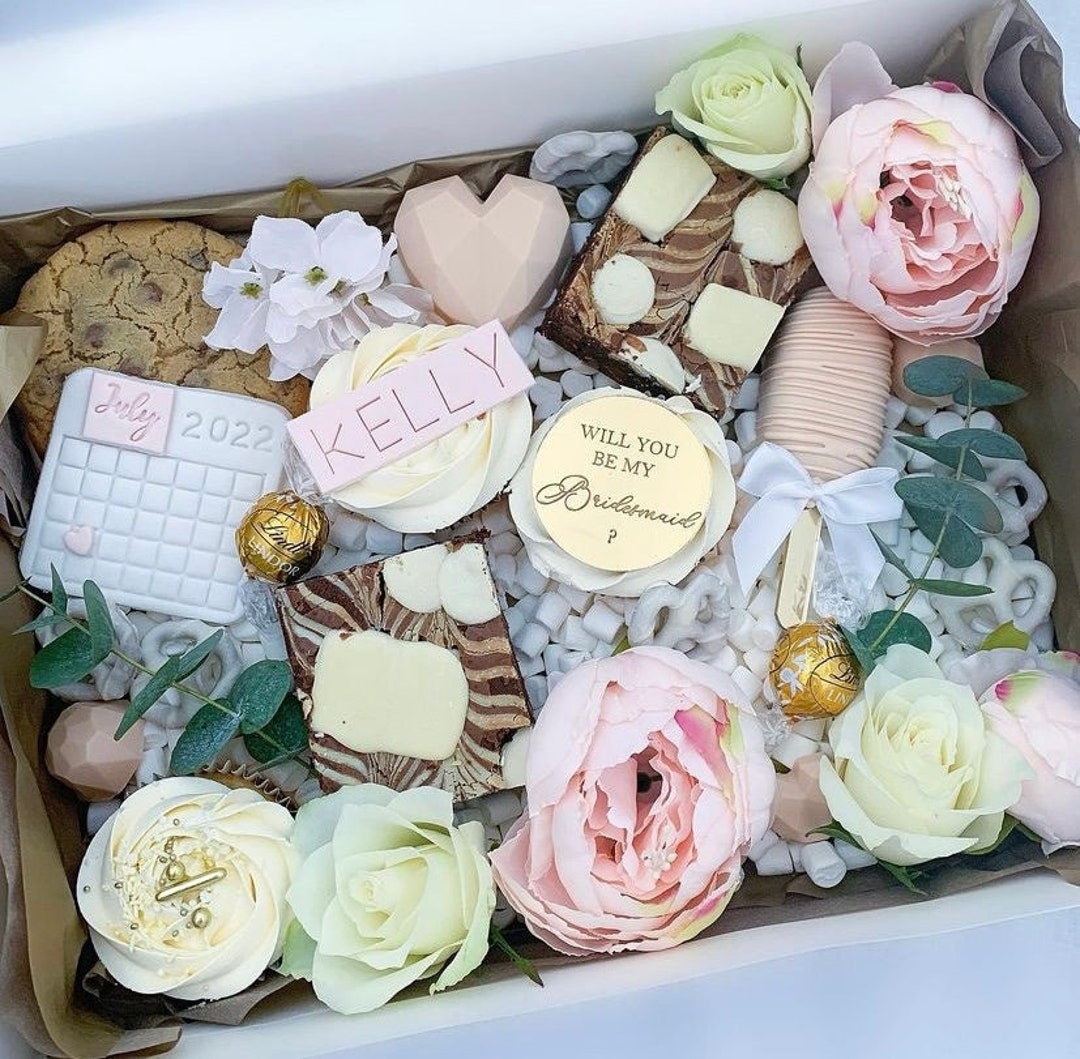 Bridesmaid Proposal Cupcake Disc - Maid of Honour Proposal Cupcake Disc ...