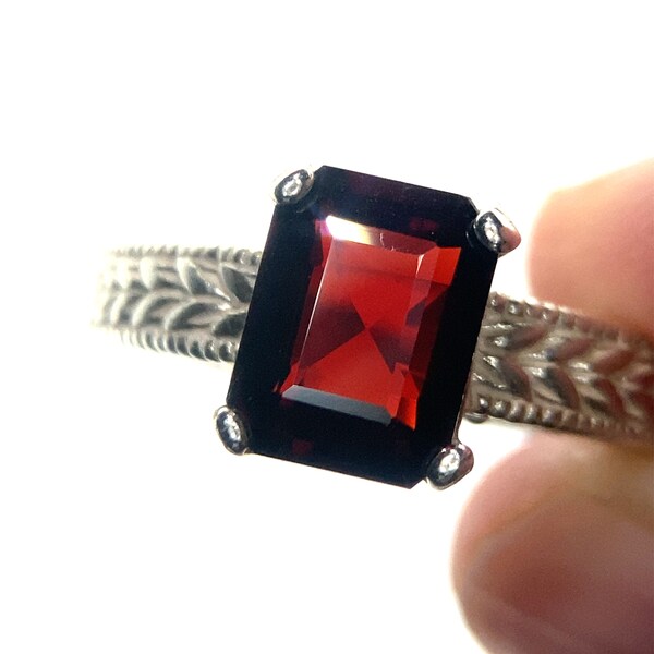 Pyrope Garnet Ring - Etsy