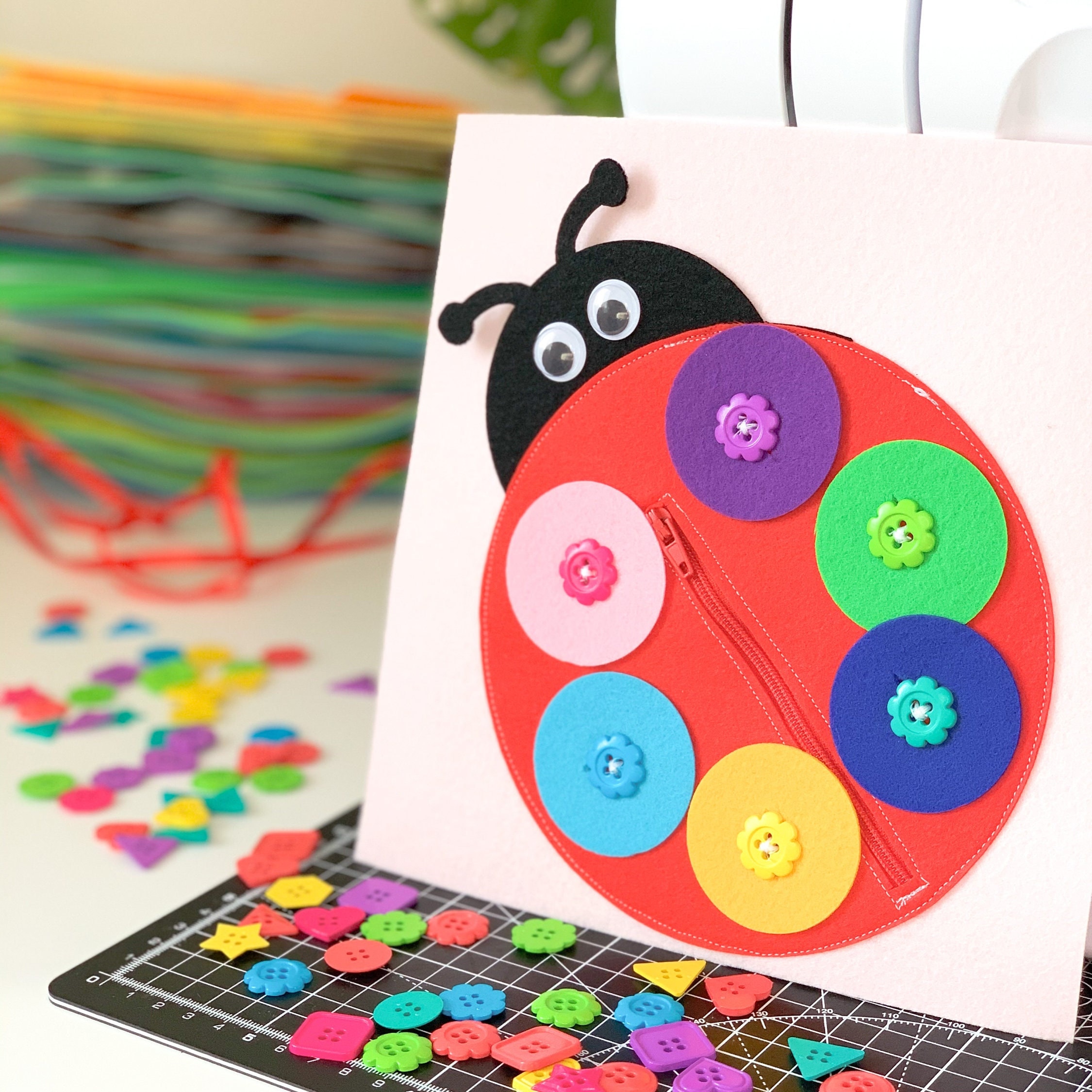 Ladybug Quiet Book Pattern: Felt Sewing Template (PDF, SVG, PNG) - Etsy ...