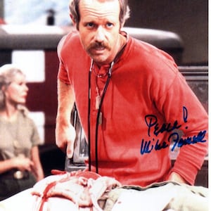 Mike Farrell Signed 8x10 Mash Capt B.j. Hunnicutt Photo W/ Hologram Coa ...