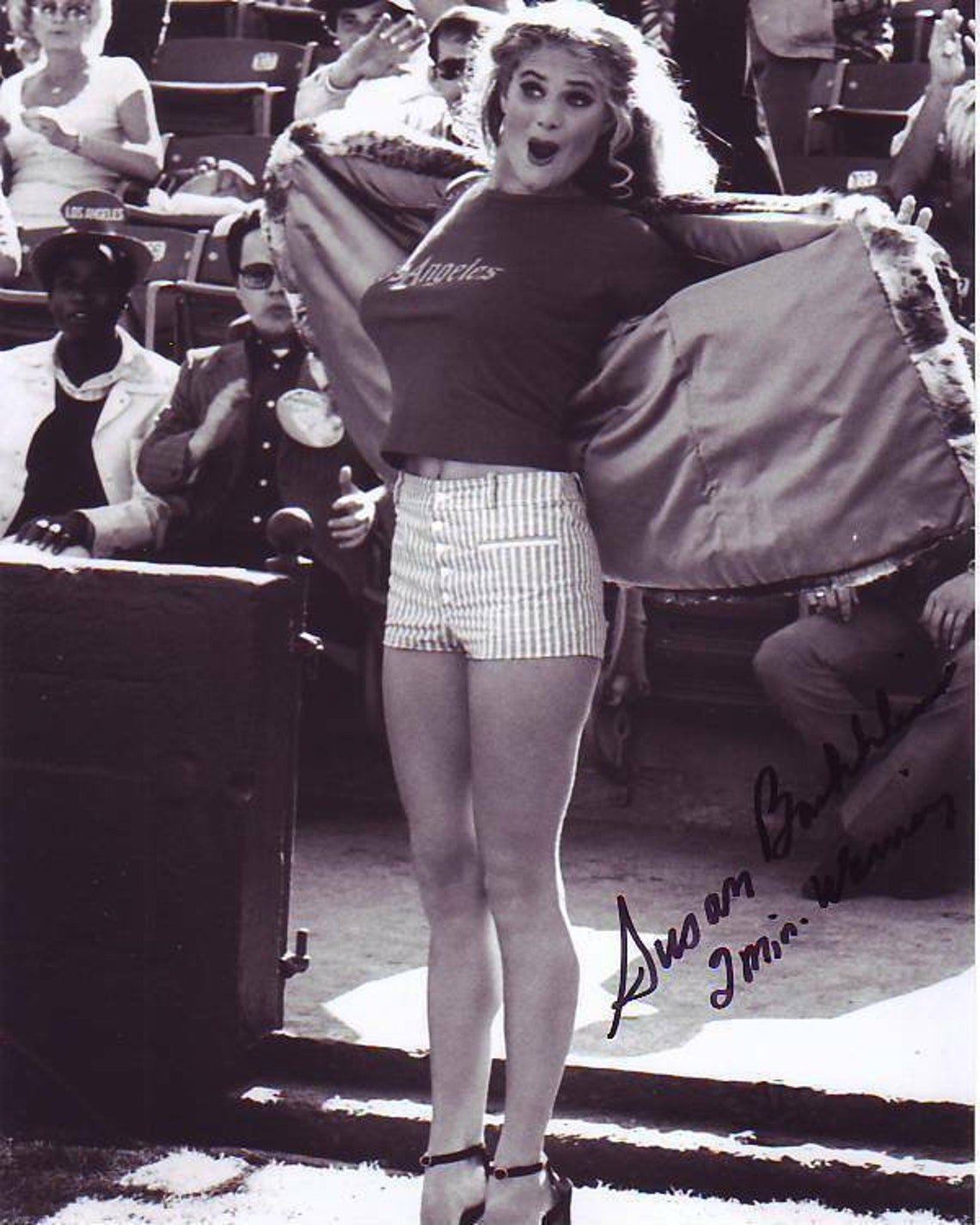 Susan Backlinie Signed Two-minute Warning Photo W/ Hologram Coa Great ...