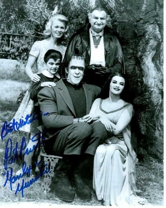 Pat Priest Signed 8x10 the Munsters Marilyn W/ Cast Photo W/ Hologram ...