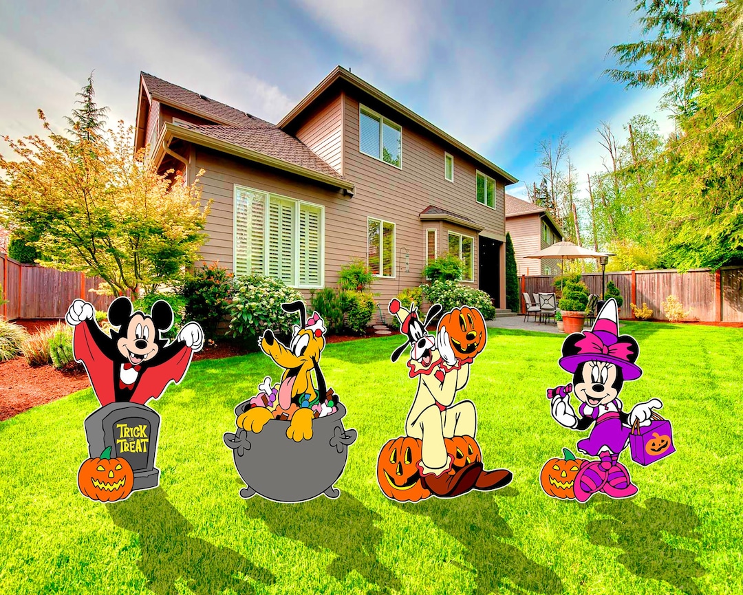 Disney Trick-or-treat Halloween Characters, Mickey, Minnie, Goofy, and ...