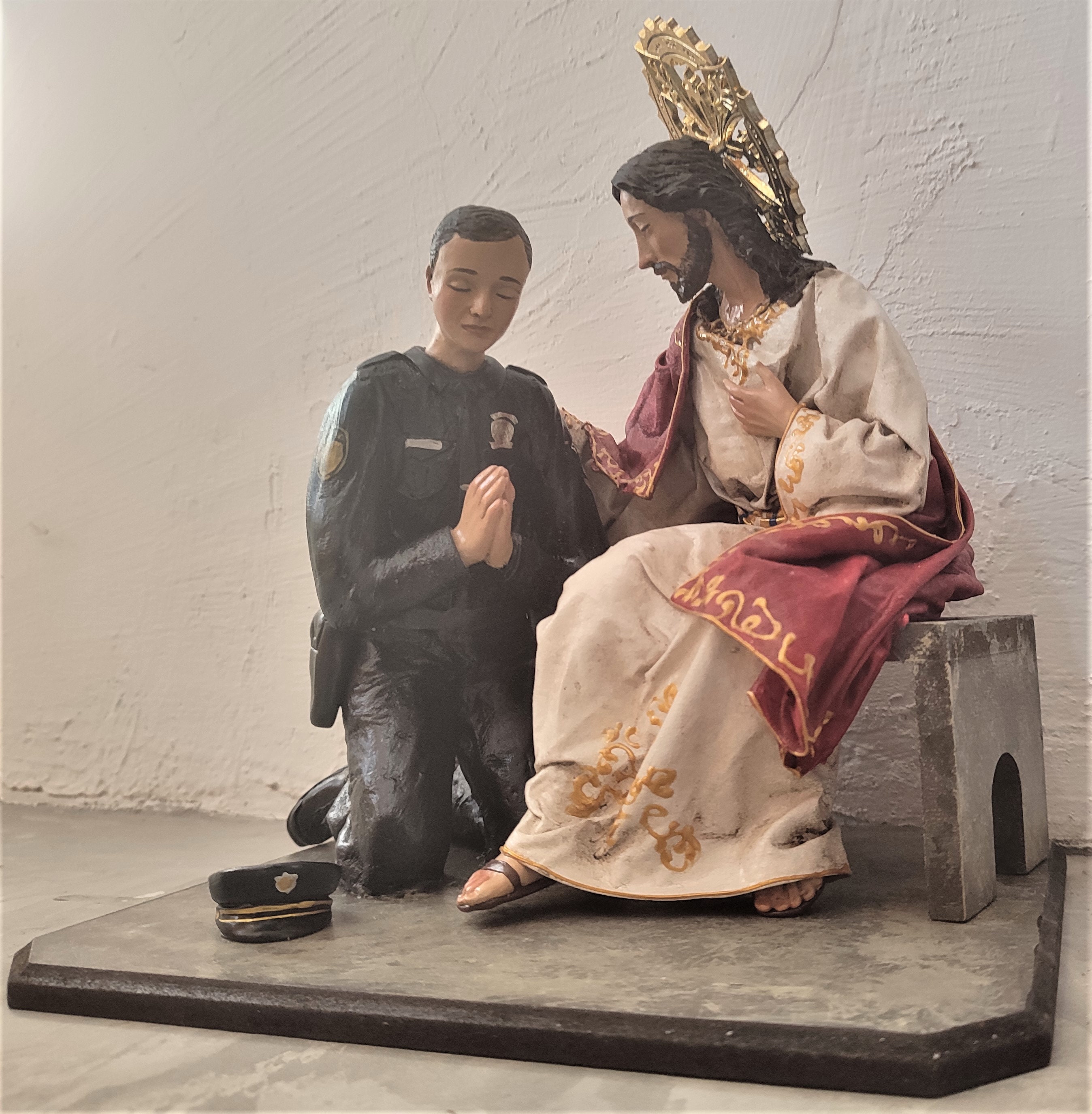 National Police Memorial Day Gift Policemen Jesus Statue With Police ...