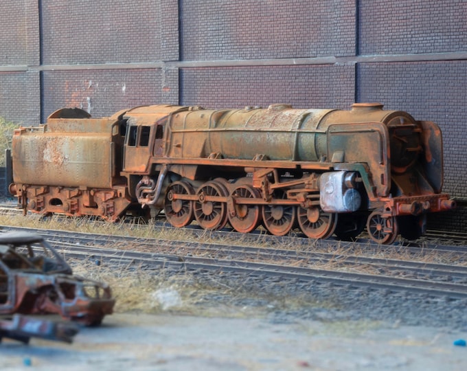 OO Gauge Scrapyard British Rail 9F Locomotive, Heavily Rusted and ...