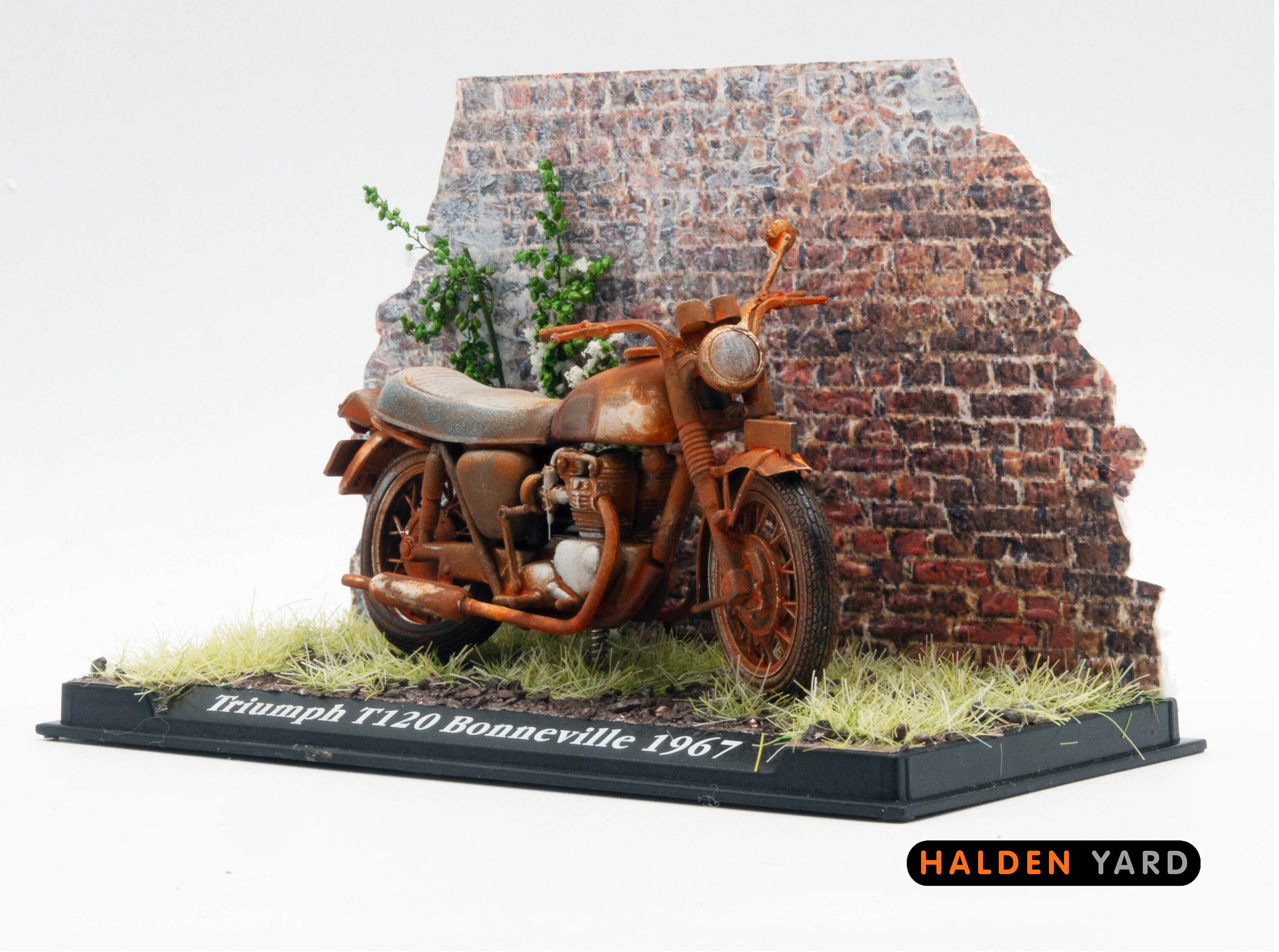 1967 Triumph Bonneville Motorcycle 1/24 Scale Scrapyard Diorama Ref H10 ...