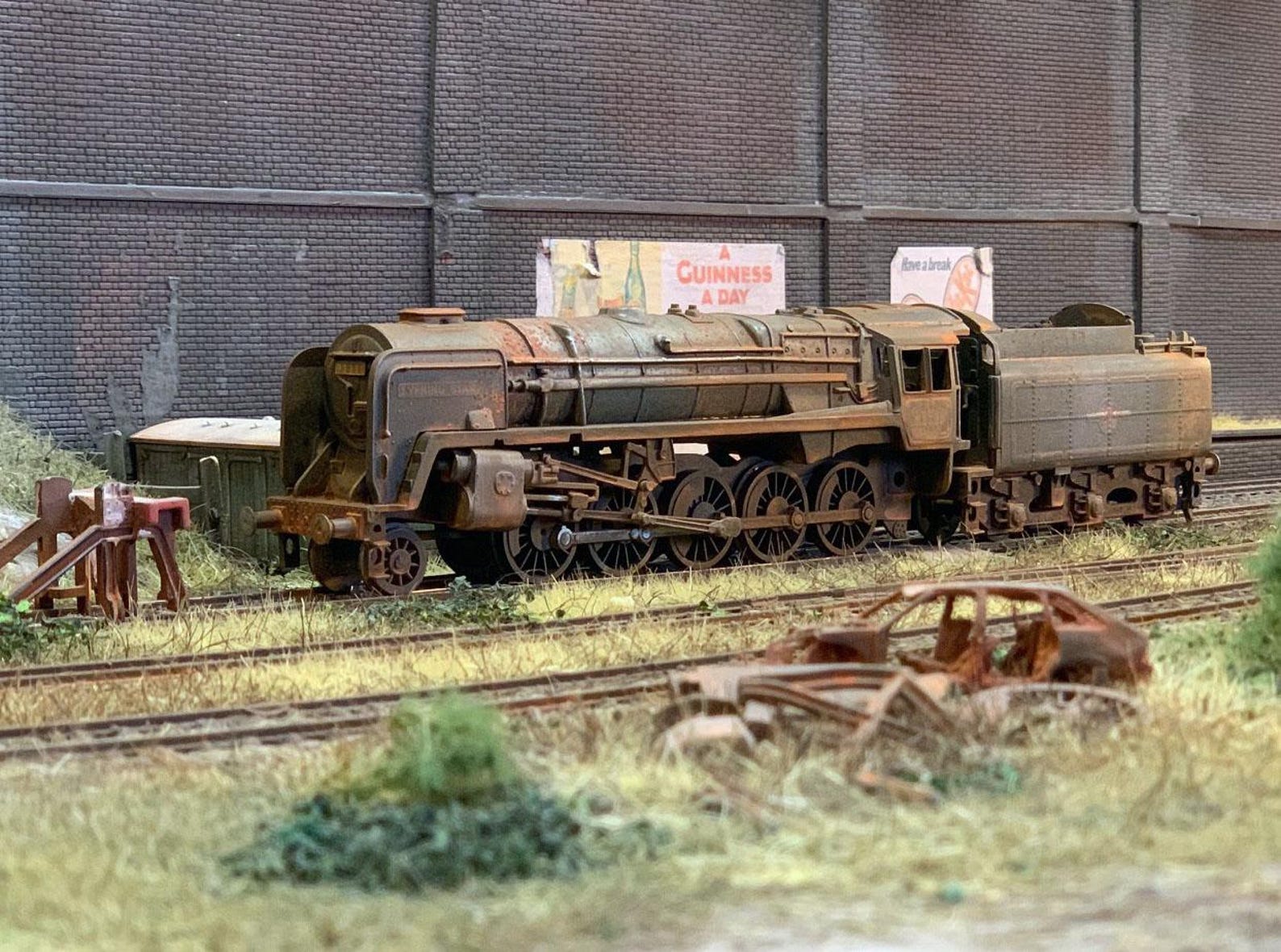 OO Gauge Scrapyard British Rail 9F Locomotive, Heavily Rusted and ...