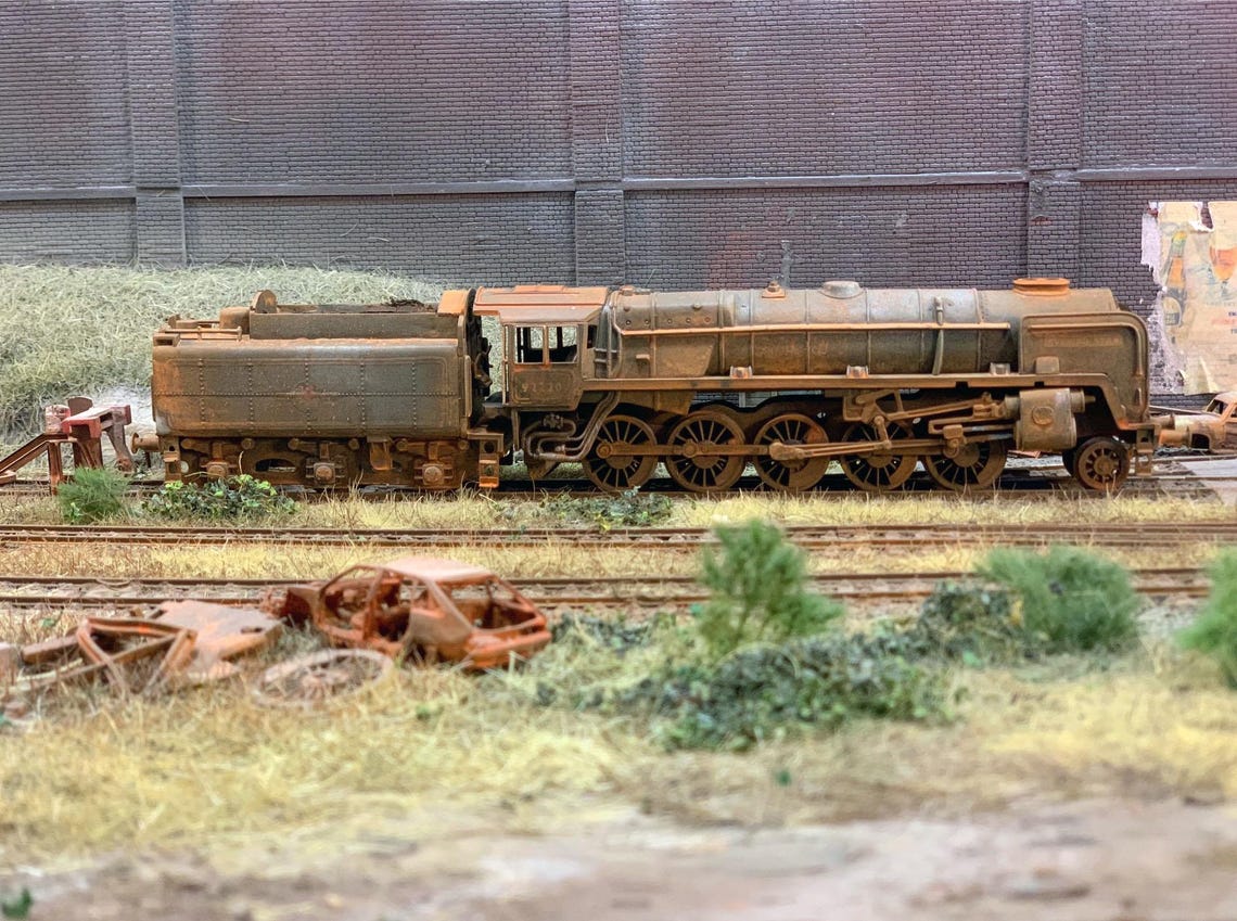 OO Gauge Scrapyard British Rail 9F Locomotive, Heavily Rusted and ...