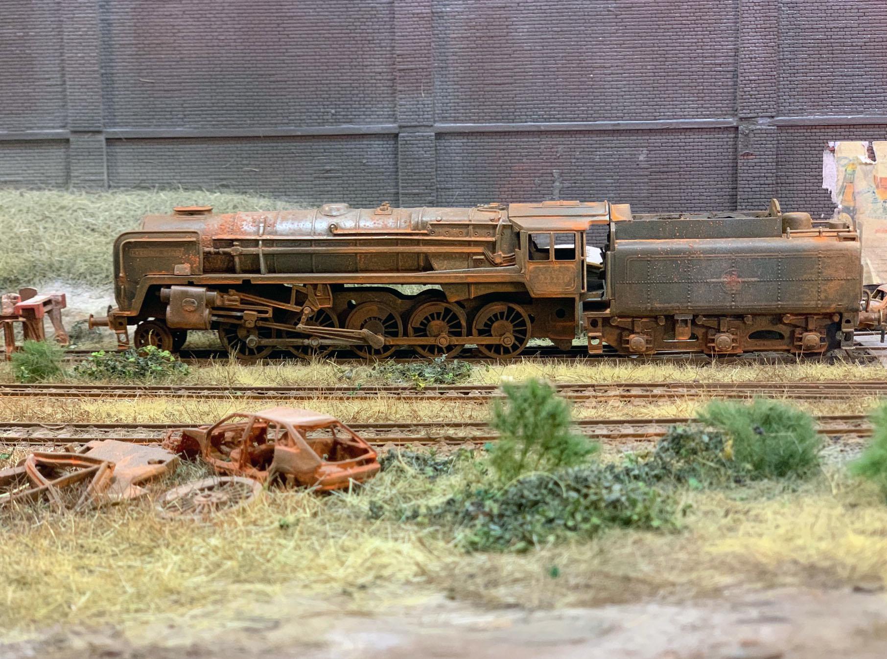 OO Gauge Scrapyard British Rail 9F Locomotive, Heavily Rusted and ...