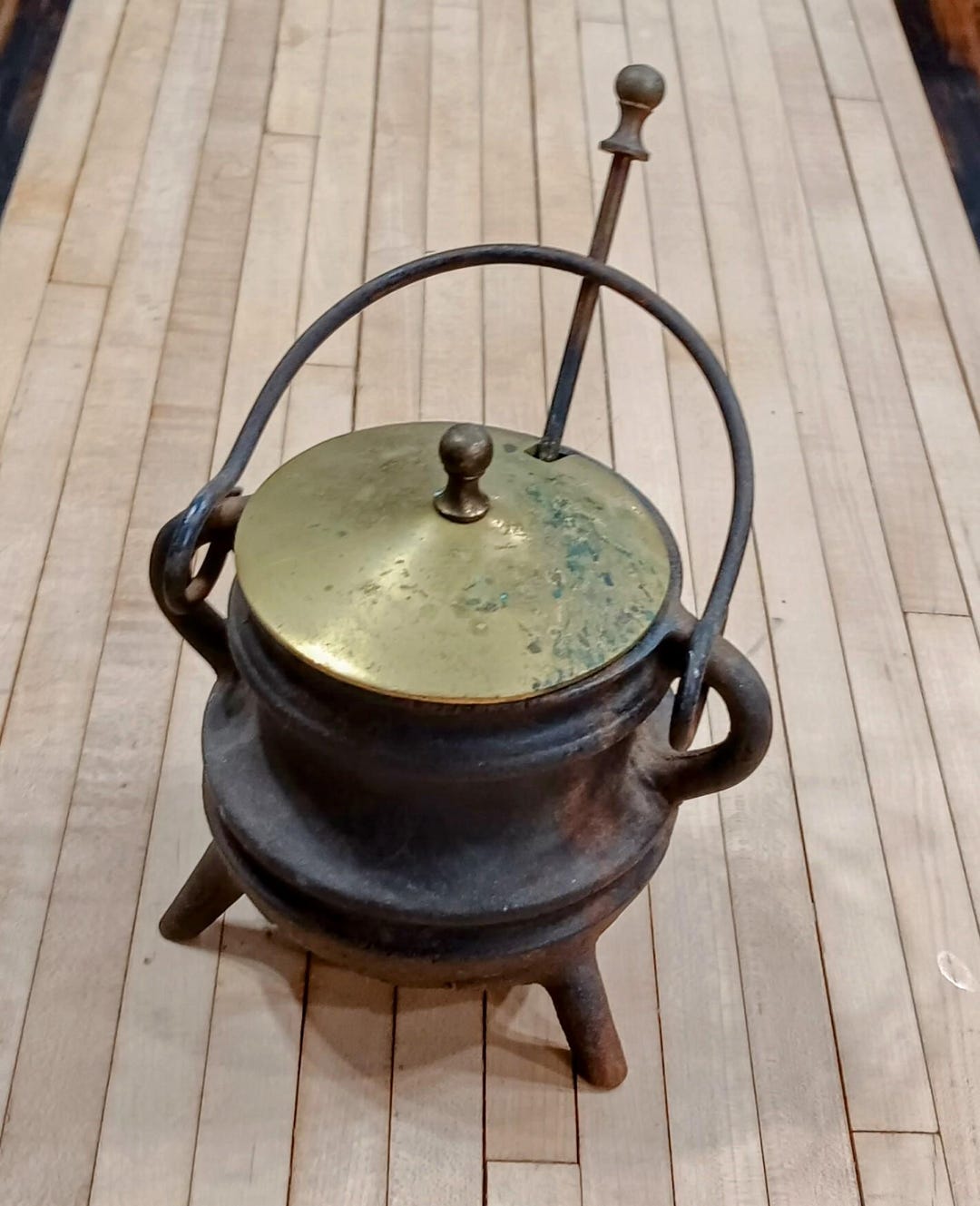Vintage Cast Iron Crucible Pot W/ Brass Lid & Lead Ladle – Foundry ...
