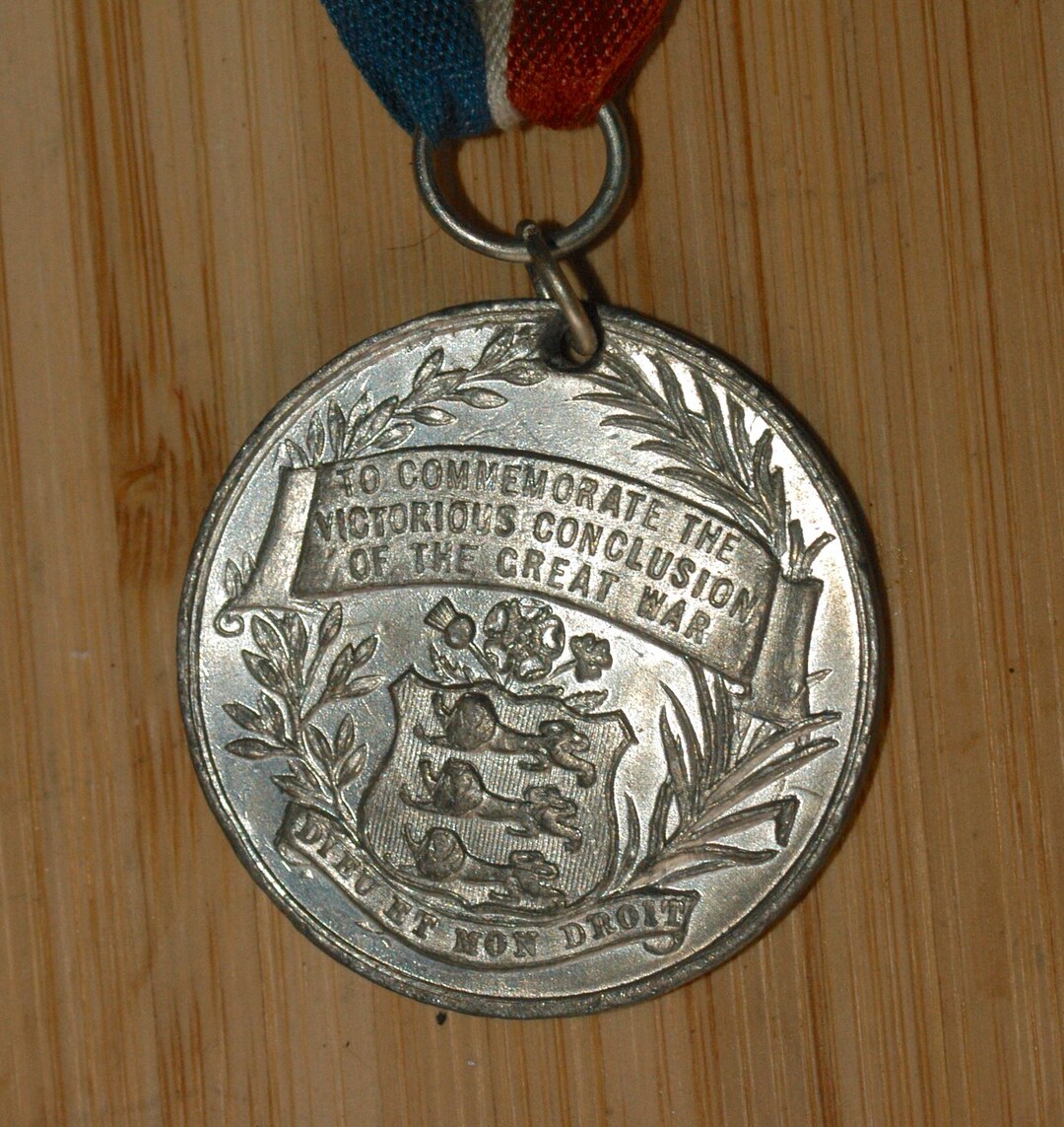 Medal to Commemorate the Victorious Conclusion of the Great War/warrior ...